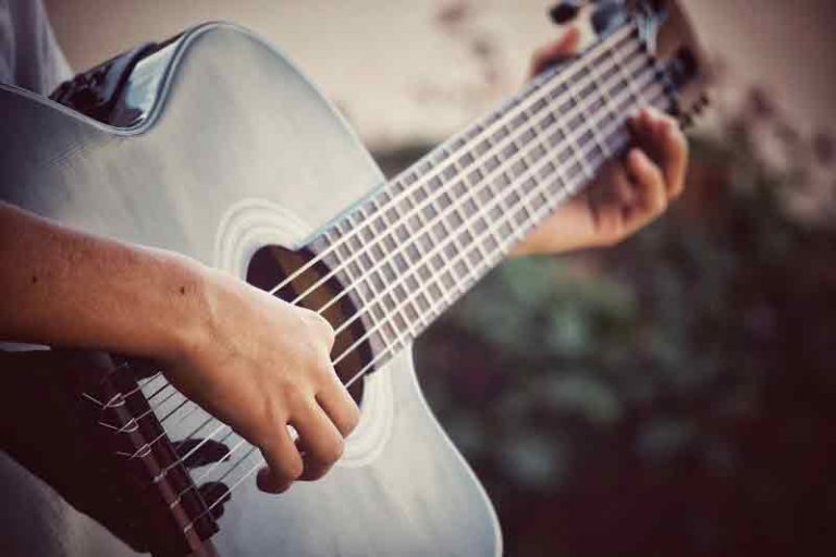 5 Cara Memilih Gitar yang Bagus untuk Pemula - Solahart Handal