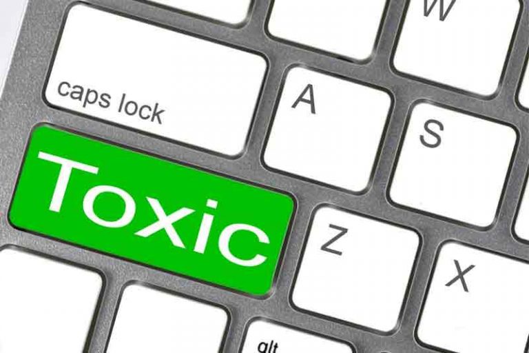 5 Ways to Handle Toxic People Around Us - Solahart Handal