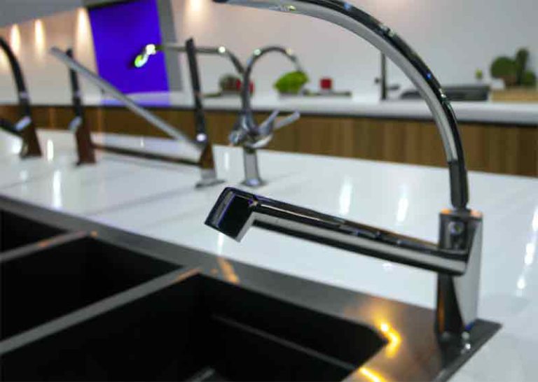 Kitchen Faucets for Modern and Minimalist Houses