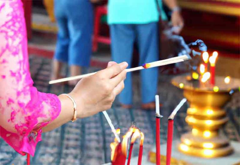How to Light Incense: A Step-by-Step Guide - Solahart Handal